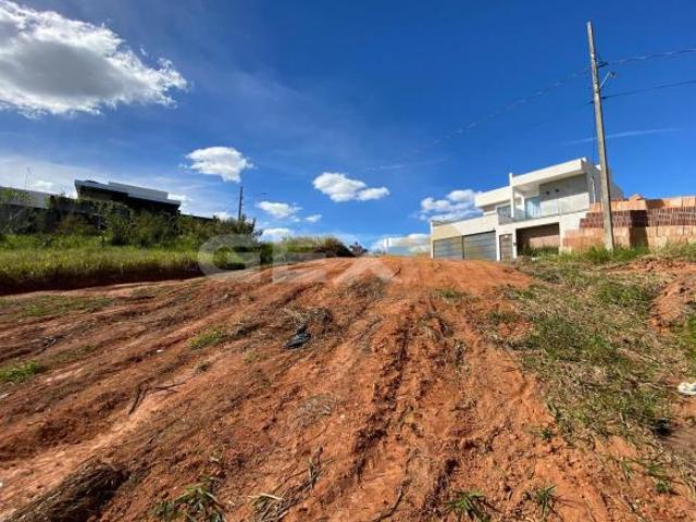 Terreno à Venda com 311m² no Bairro Fábio Notini em Divinópolis/MG