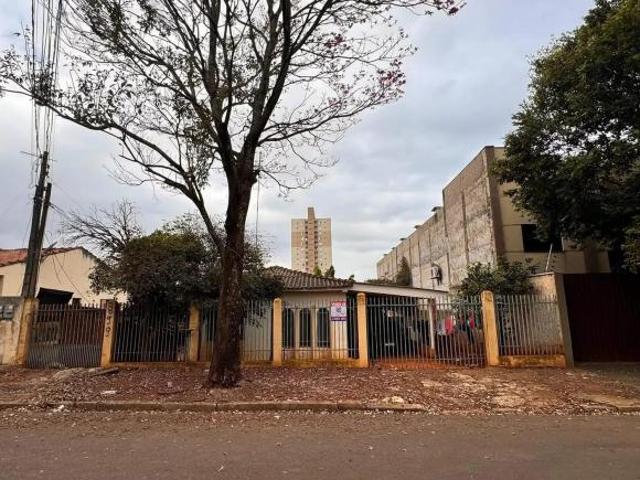 Terreno à venda com 504m², 02 casas locadas na Vila Marumby, Maringá, PR