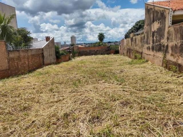 Terreno à Venda com 767 m² no Bairro São Francisco na Rua José Oliva Todo Murado