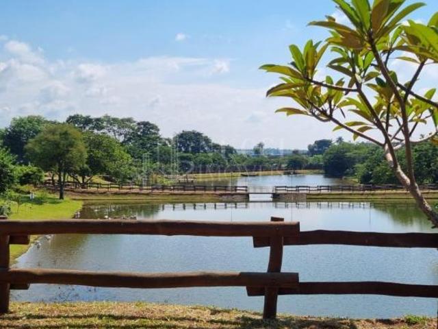 Terreno á venda Condomínio Golden Park
