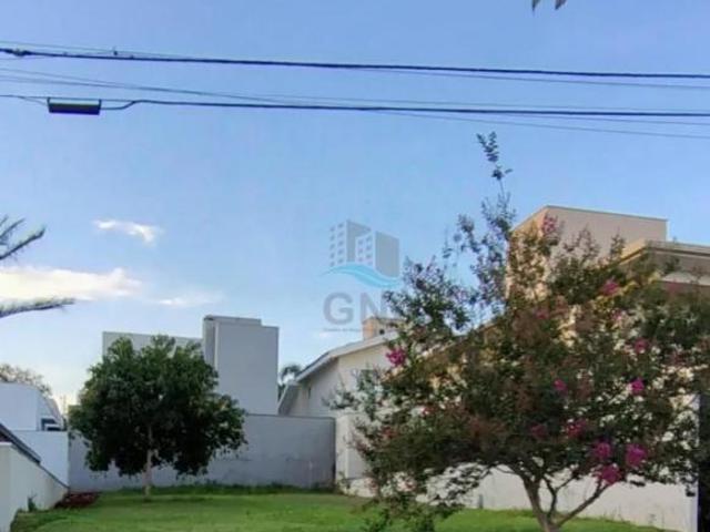 TERRENO A VENDA CONDOMINIO ROYAL FOREST