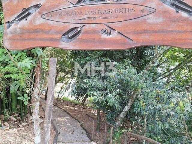 Terreno à venda, cerca de 1.820m², aclive, no Cond. Morada das Nascentes, Joaqui