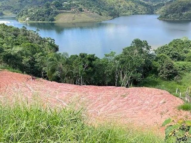 TERRENO À VENDA A BEIRA DA REPRESA IGARATÁ