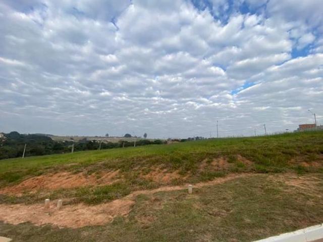 Terreno à venda de 233,37 m² em excelente localização no condomínio