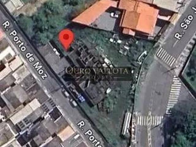 Terreno à venda de esquina com 1.800m²