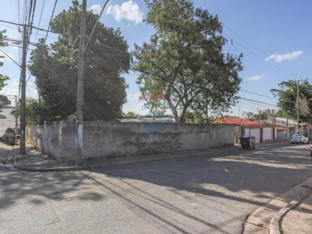 Terreno à venda de esquina com 565 m² na Vila Haro, Sorocaba