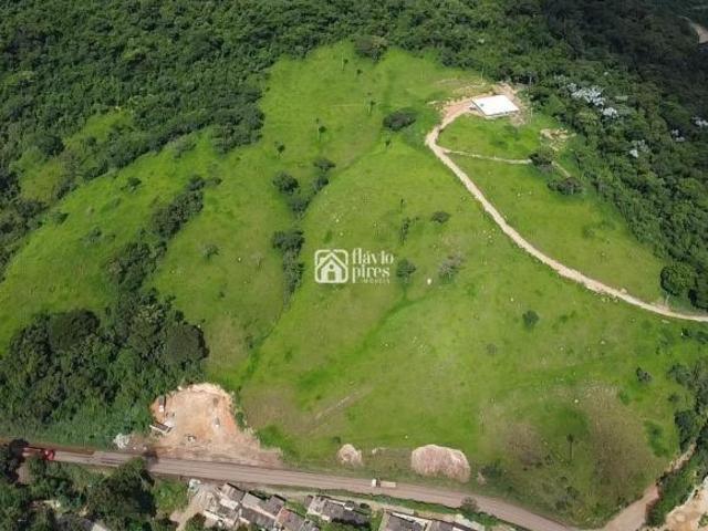 Terreno à venda em Colônia Santa Isabel