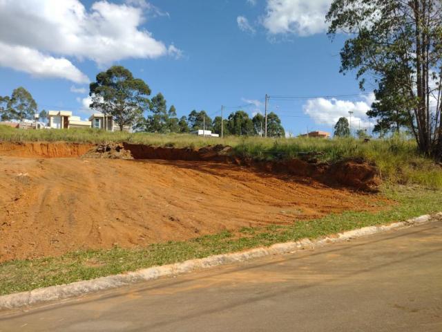 Terreno á venda em Condomínio