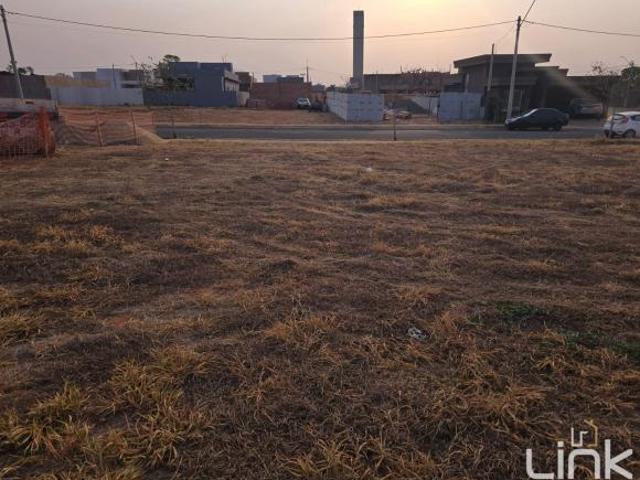 Terreno à Venda em Condomínio