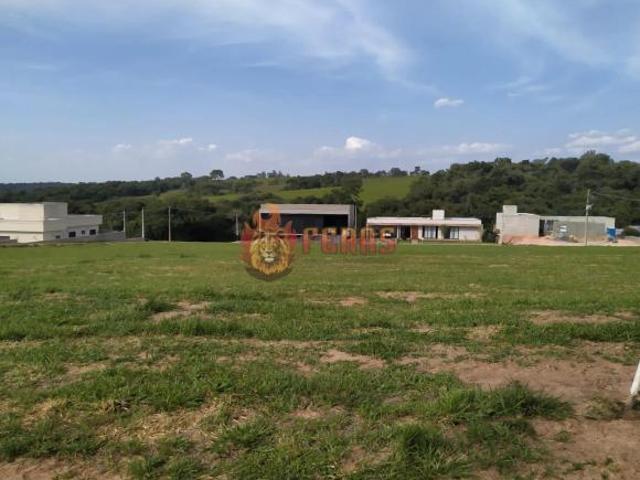 Terreno à Venda em Condomínio Araçoiaba da Serra, SP: Oportunidade Única!