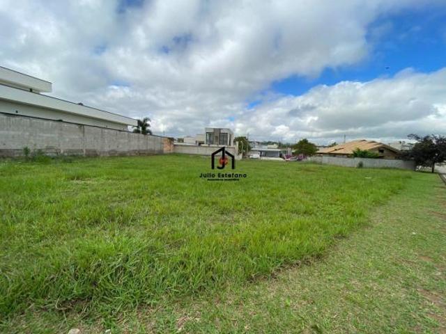 Terreno à venda em Condomínio Colonial Village II