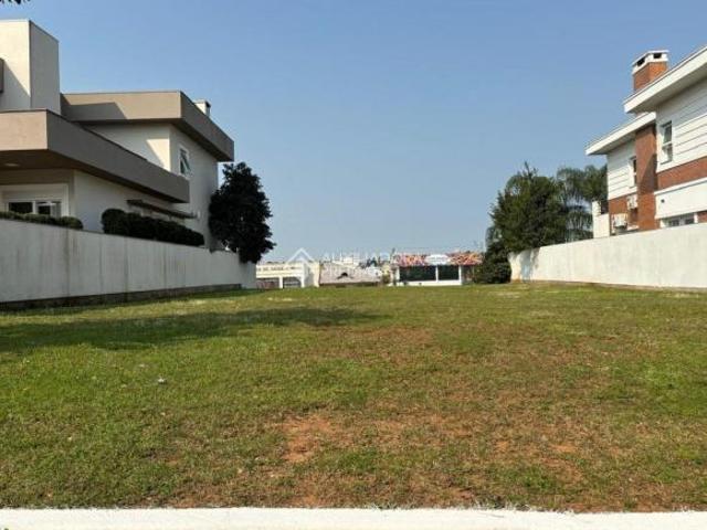 TERRENO À VENDA EM CONDOMÍNIO DE ALTO PADRÃO