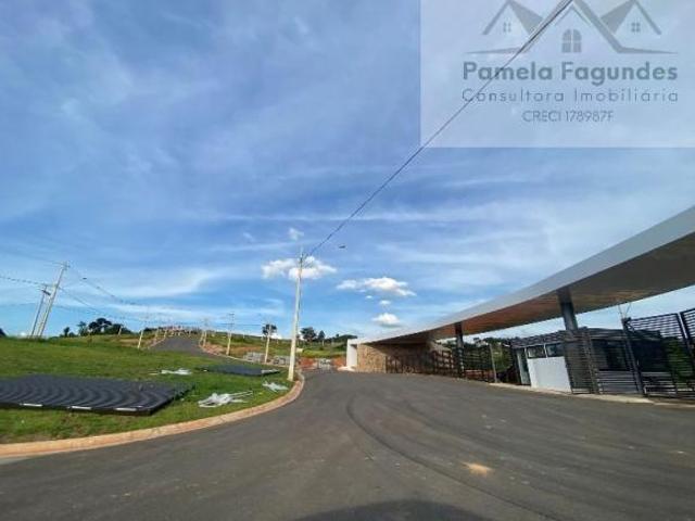 Terreno à venda em condomínio de alto padrão em Bragança Paulista SP, 807,29m² no Condomínio Teriva