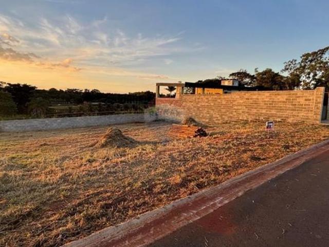 Terreno à Venda em Condomínio Fechado em Cosmópolis divisa com Paulínia com Vista para o Lago e 359m