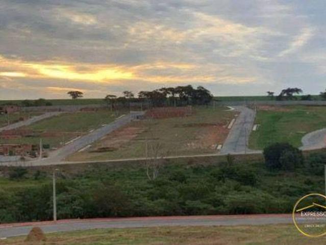 Terreno a venda em Condomínio Helena Maria