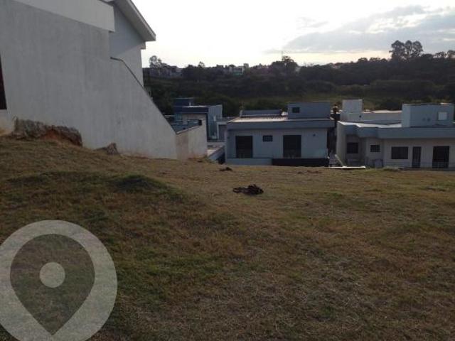 Terreno à venda em condomínio na cidade de Valinhos