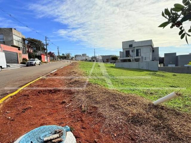 Terreno à venda em Condomínio Portal da Serra