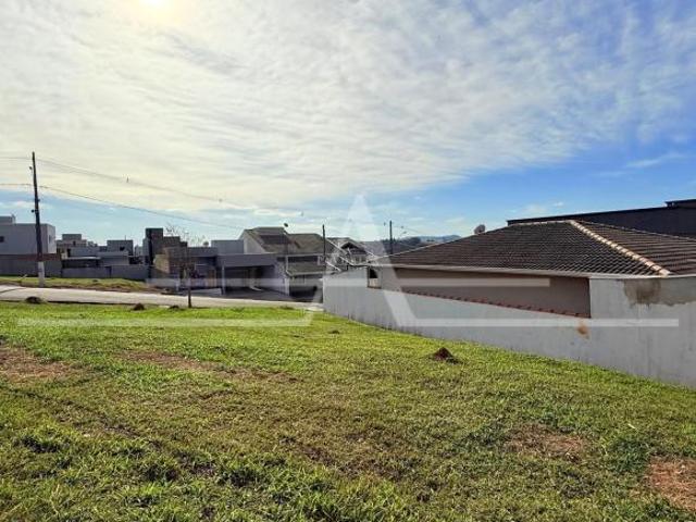 Terreno à venda em Condomínio Portal da Serra