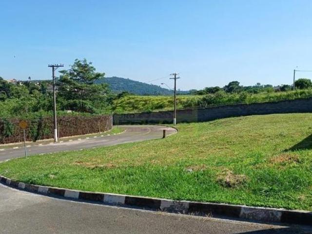 Terreno à venda em condomínio Residencial dos Lagos, com 897m² de área. Confira agora!