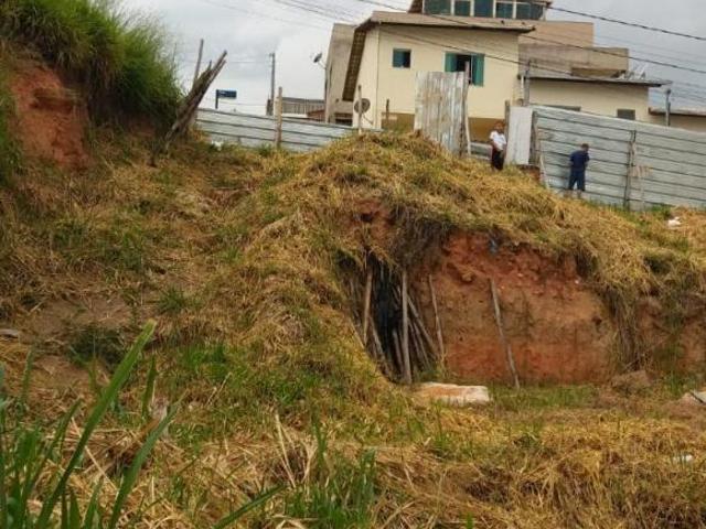 Terreno à venda em Contagem