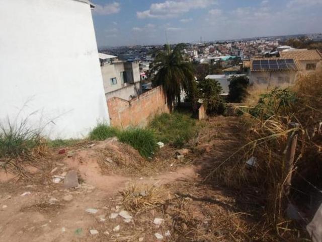 Terreno à venda em Contagem