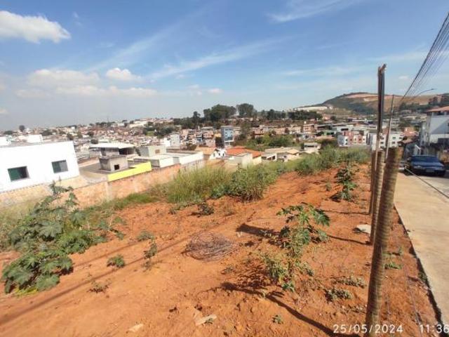 Terreno à venda em Cândida Ferreira