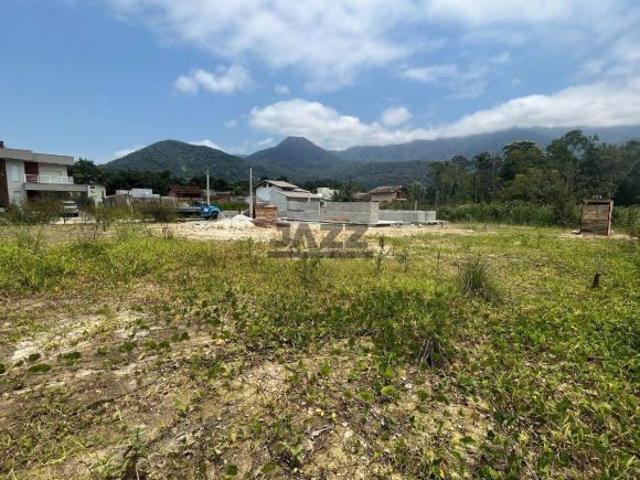 Terreno à venda em Caraguatatuba em condomínio fechado 387m², regularizado, com licença ambiental