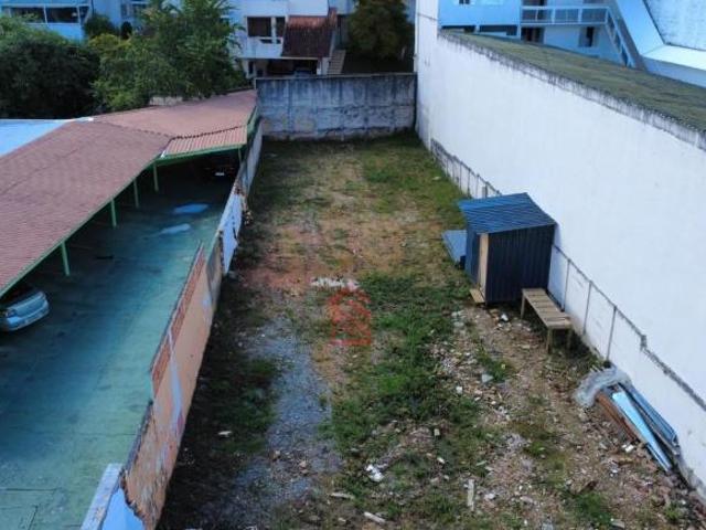 Terreno à venda em Curitiba PR, no Bom Retiro, com 670m² de área com projeto aprovado para 5 sobrado