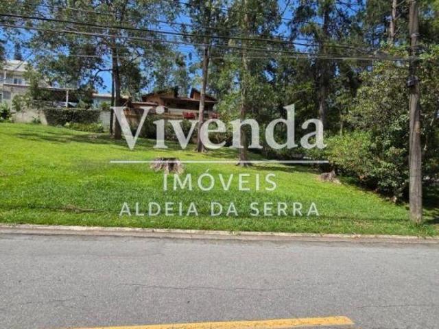 Terreno à venda em Aldeia da Serra 600 m² em alameda tranquila e arborizada