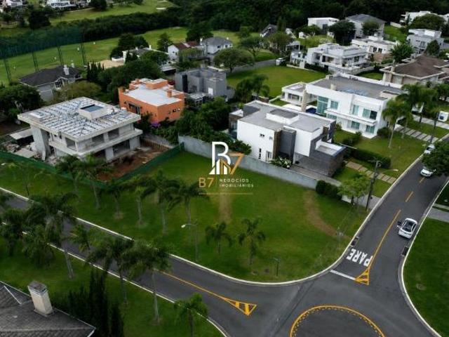 Terreno a venda em Alphaville Graciosa Residencial Parati Esquina 713,08m²