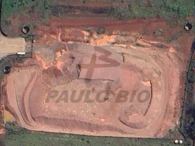Terreno à venda em Bonsucesso