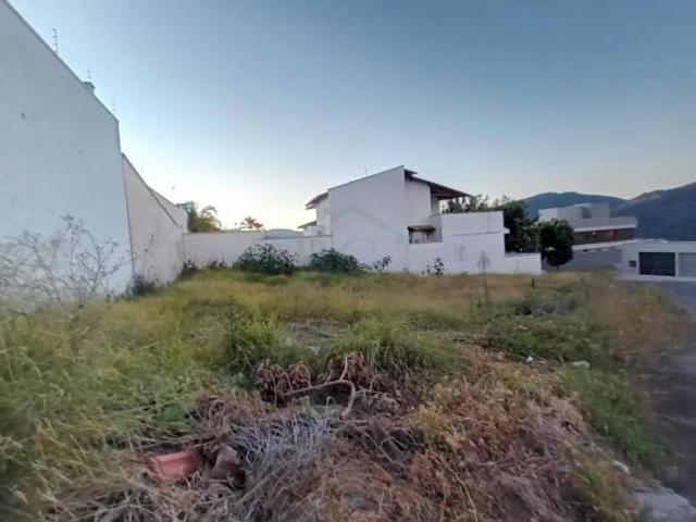 Terreno à venda em bairro nobre de Poços de Caldas