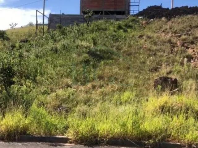 Terreno à venda em bairro próximo ao centro