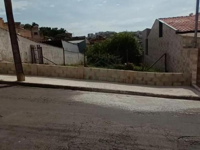 Terreno à venda em bairro residencial