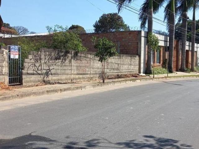 Terreno à venda em Bandeirantes