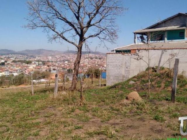 Terreno à venda no Jardim Lago do Moinho: construa o lar dos seus sonhos em Bragança Paulista SP!