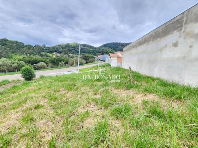 Terreno à venda em Extrema no loteamento Parque dos Manacás com 250m próximo ao centro da cidade