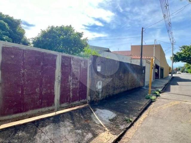 Terreno à venda em Jardim Tangará, São Carlos