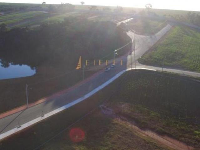 Terreno à venda em Sorocaba, Wanel Ville, Condomínio Helena Maria