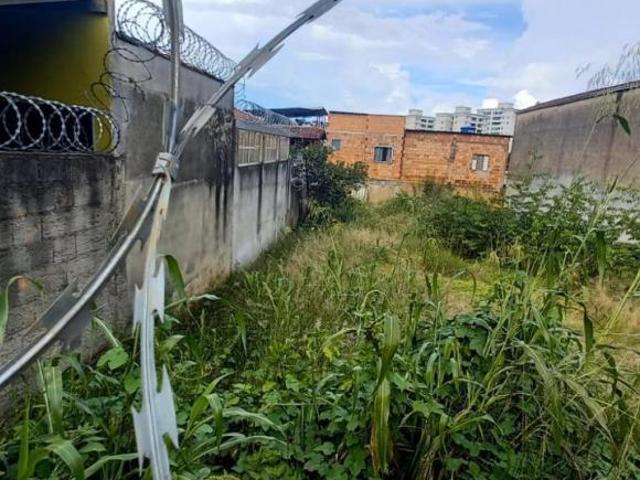 Terreno à venda em Santa Terezinha