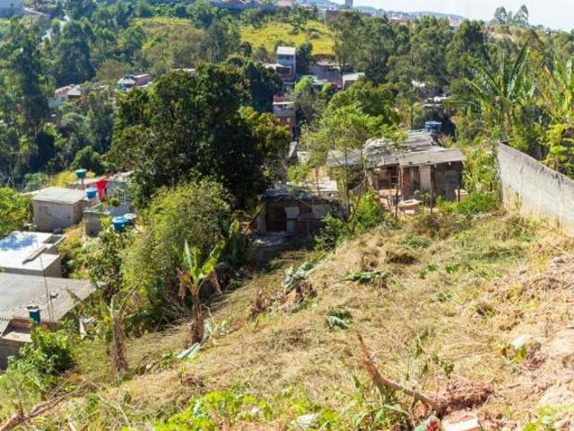 Terreno á Venda em Santana de Parnaíba / SP