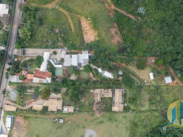 Terreno á Venda em Santana de Parnaíba / SP