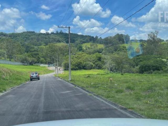 Terreno a Venda em Santana de Parnaíba Condomínio New Village