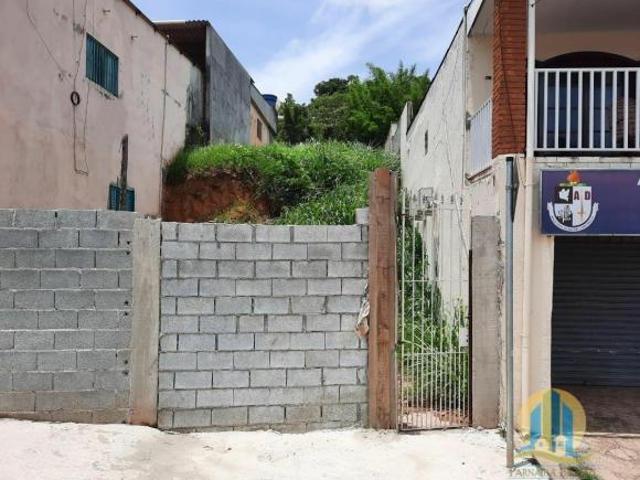 Terreno á Venda em Santana de Parnaíba / SP