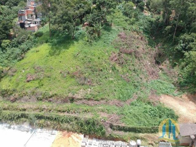 Terreno á Venda em Santana de Parnaíba / SP