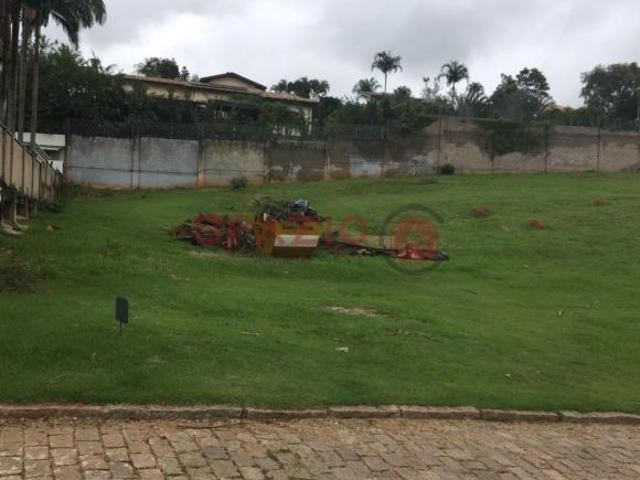 Terreno à Venda em Condomínio Fechado