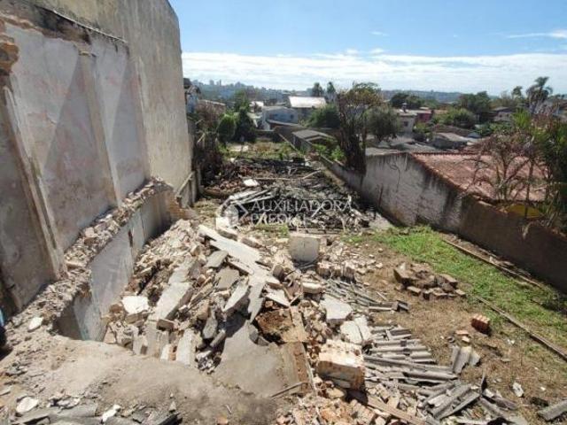Terreno à venda em Porto Alegre R$ 715 m²