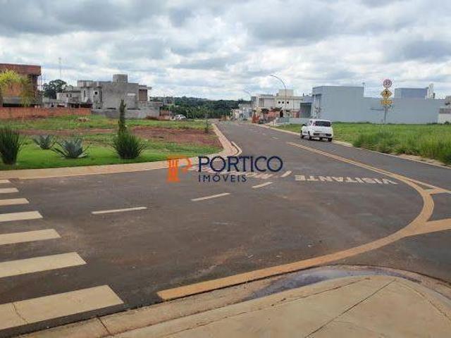 Terreno à Venda em Paulínia no condomínio Royal Garden