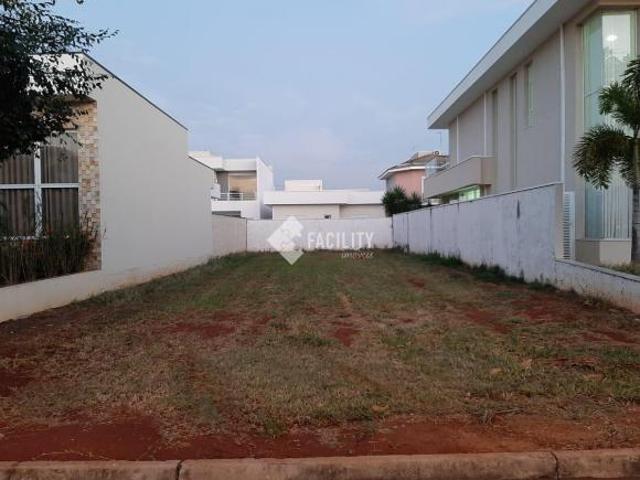 terreno à venda em Parque Brasil 500