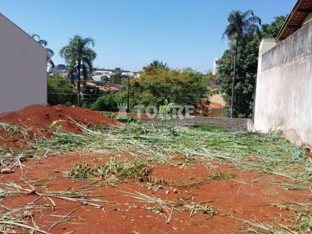 terreno à venda em Parque dos Jacarandás